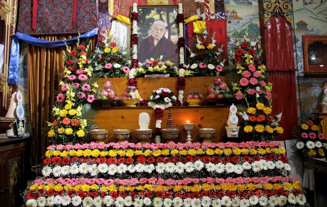 སྦྱིན་སྲེག་ཁག་ལྔའི་ཐོག་ནས་༸ཀླུ་ལྡིང་མཁན་ཆེན་༸རྡོ་རྗེ་འཆང་མཆོག་གི་སྐུ ...