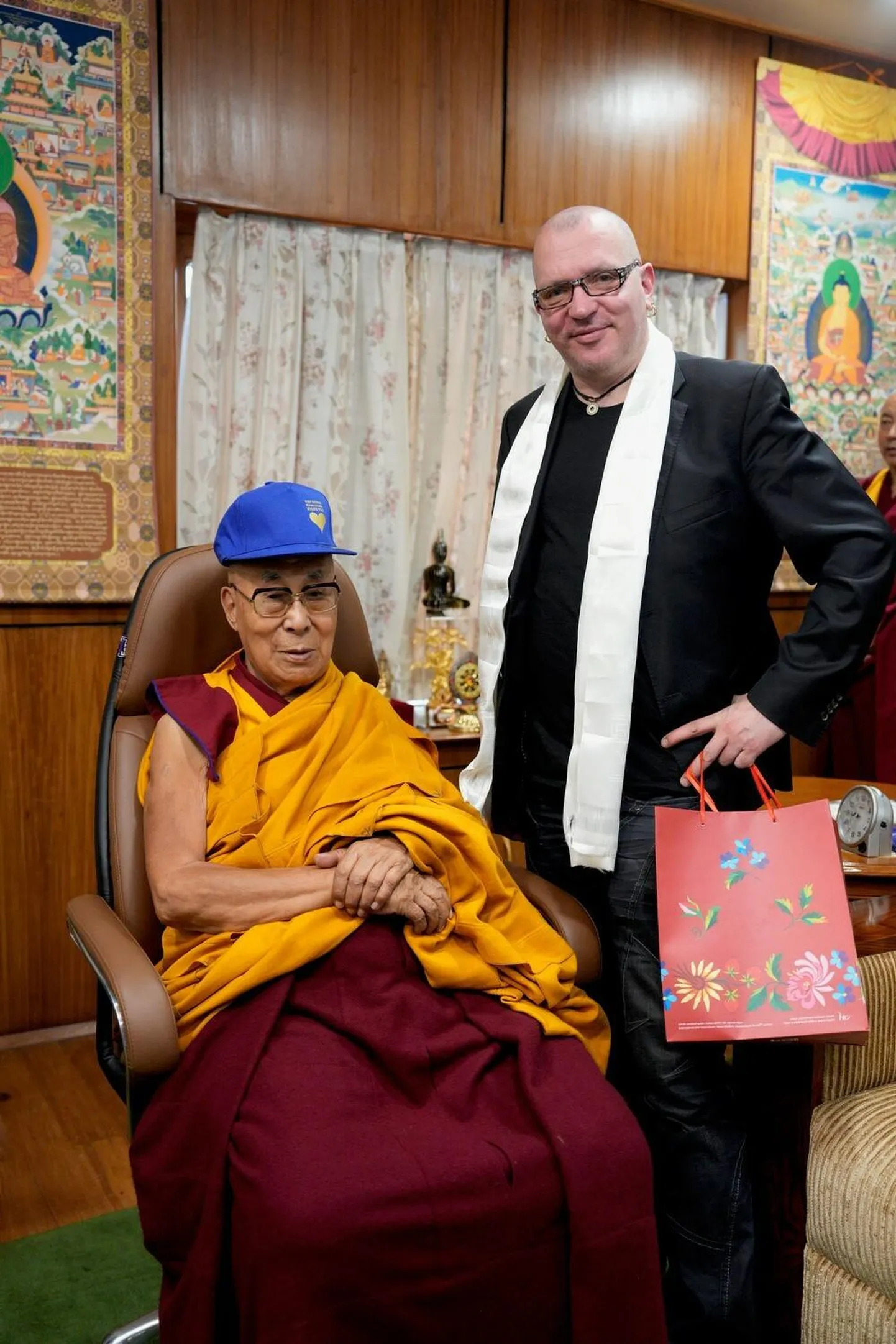 Estonia འི་གྲོས་ཚོགས་འཐུས་མི་བཞུགས་སྒར་དུ་ཆེད་ཕེབས་གནང་བར་རྒྱ་ནག་གཞུང ...