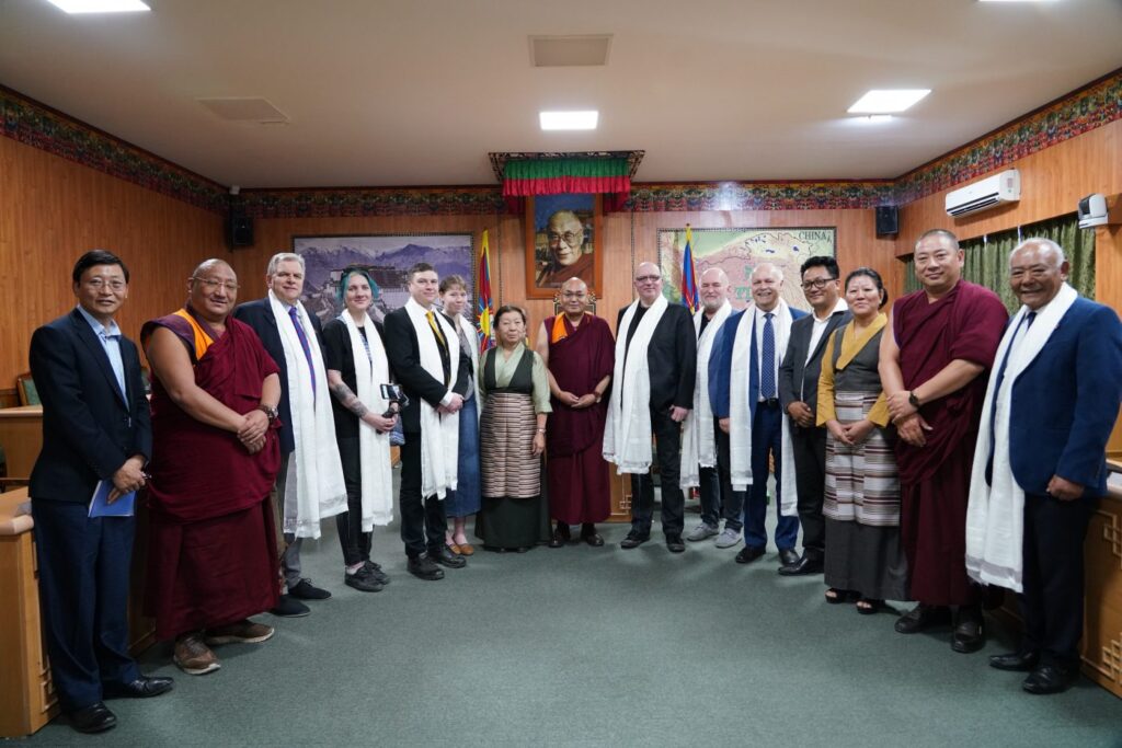 Estonia འི་གྲོས་ཚོགས་འཐུས་མི་བཞུགས་སྒར་དུ་ཆེད་ཕེབས་གནང་བར་རྒྱ་ནག་གཞུང ...